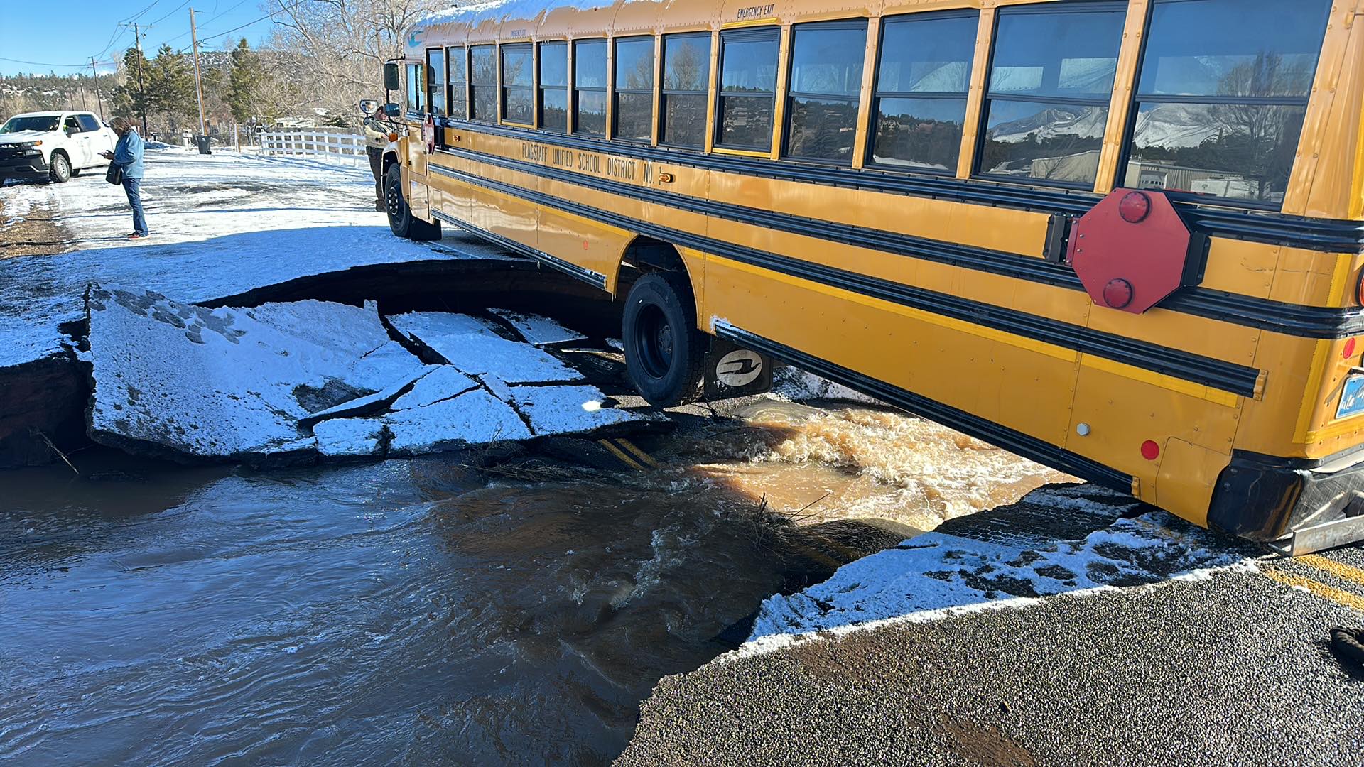 FUSD Bus Stuck In Washed Out Road In Doney Park – FlagScanner