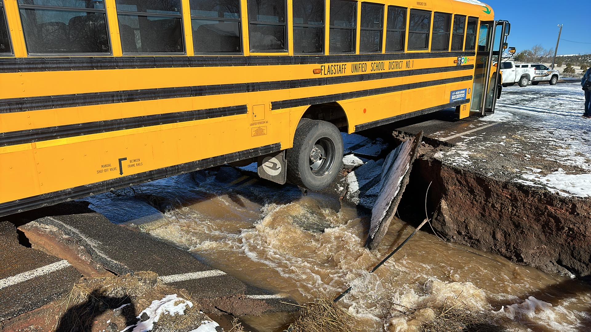 FUSD Bus Stuck In Washed Out Road In Doney Park – FlagScanner